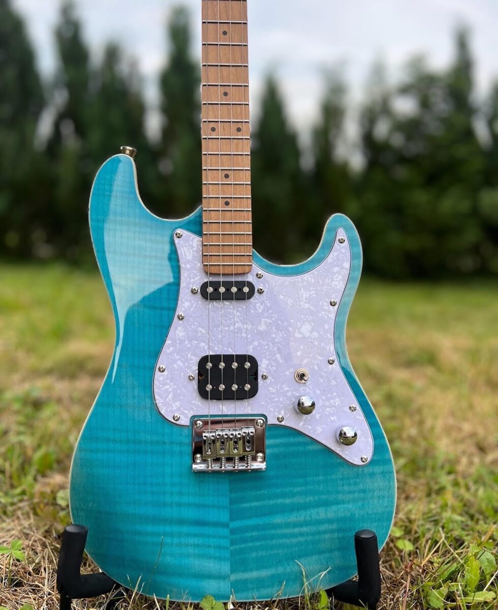 New Flight Pathfinder Ocean Blue Baritone Electric Ukulele – Flight ...