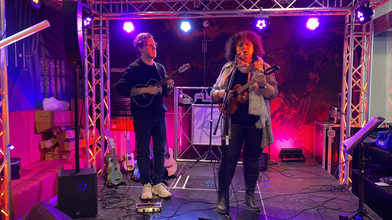 Ukulele Experience at Bax Music Events with Peter Moss, Evelyn Brouwers ...